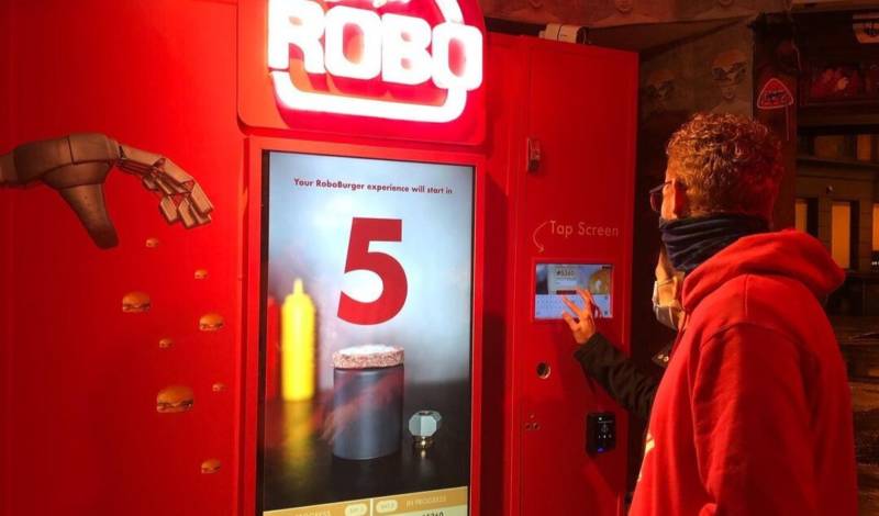 Conheça o RoboBurger, o primeiro robô que faz hambúrgueres ...